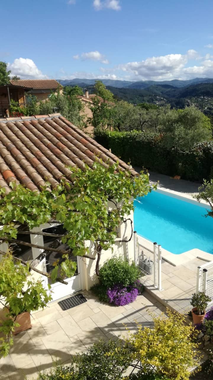 Maisonnette, Piscine, Parking Fermé Auto Et Moto. - Ardèche
