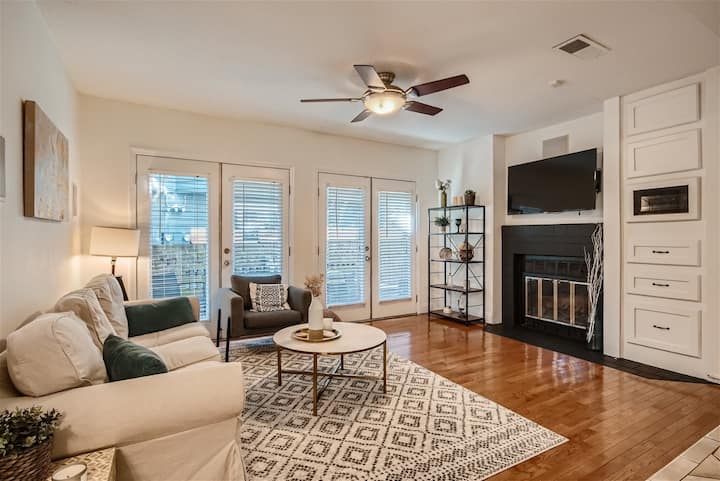 Uptown Condo With Pool And Patio In 4th Ward - Charlotte, NC