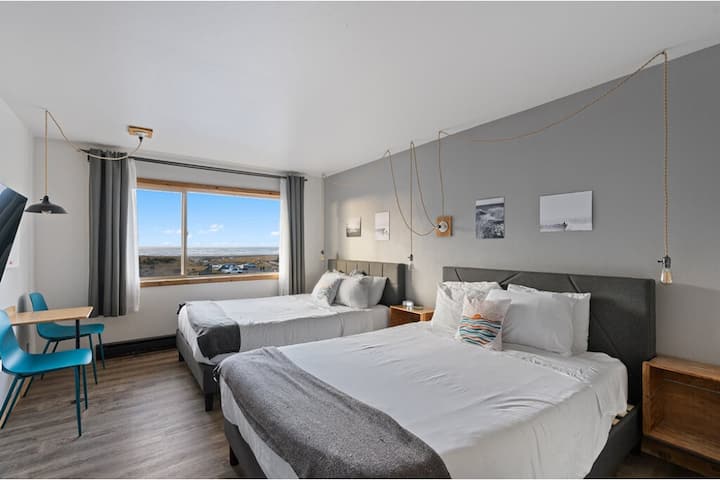 East 2 Queen At Adrift Hotel, Indoor Pool & Sauna - Long Beach, WA