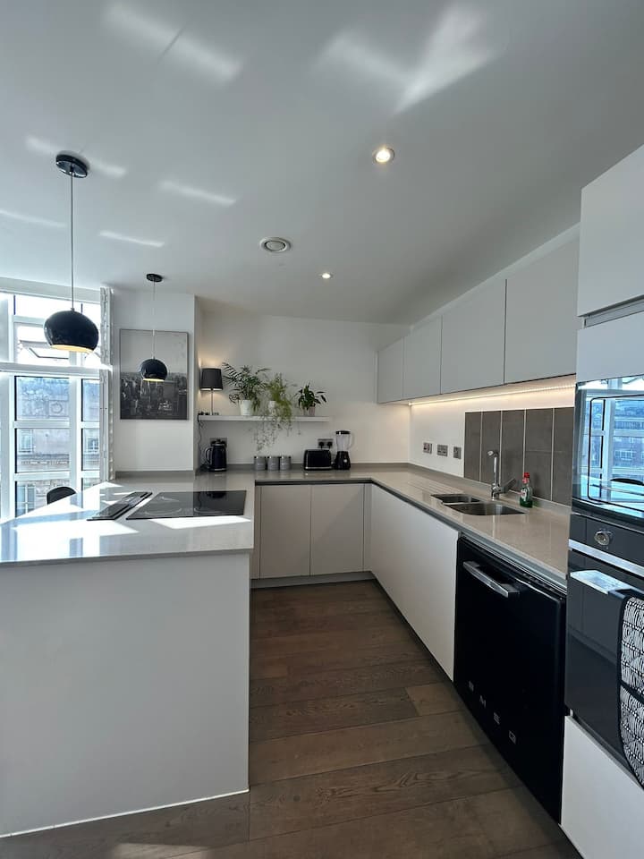 Luxury City-centre 2 Bed Flat - Bournemouth