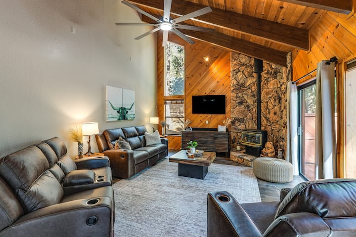Newly Remodeled 4br Cabin W/ Game Room & Views - Arnold, CA