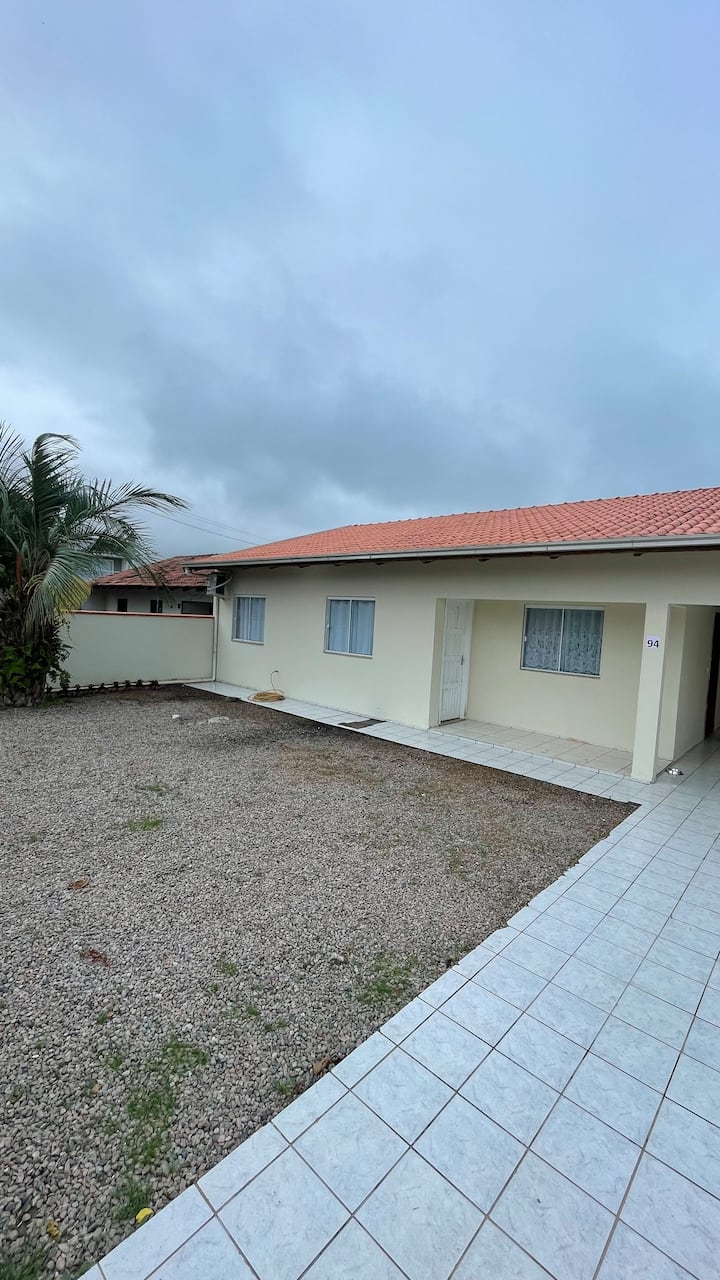Casa Com Amplo Terreno. - Navegantes