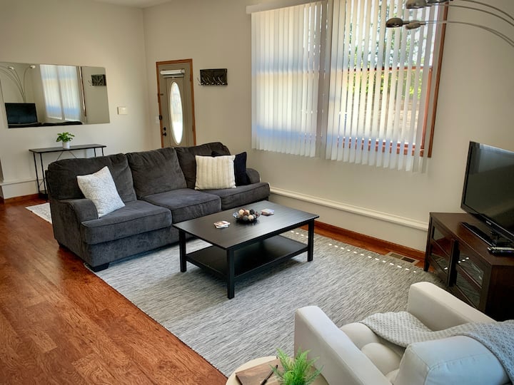 Spacious Studio Suite With Private Entrance - Ann Arbor, MI
