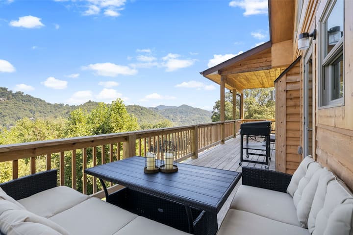 Hibernation Station | Relax & Play This Weekend! - Maggie Valley, NC