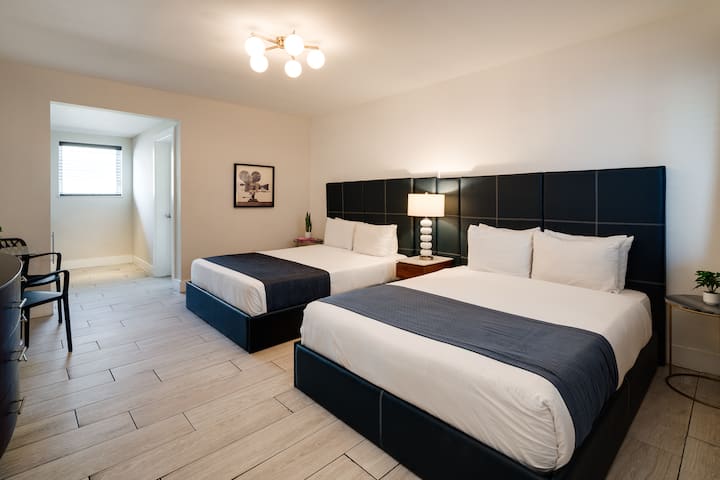 Cozy Studio With 2 Queen Beds |Pool + Kitchenette - 