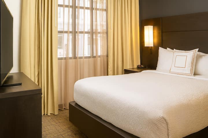 Two Modern 2br Suites W/ Breakfast, Onsite Pool! - New Orleans, LA