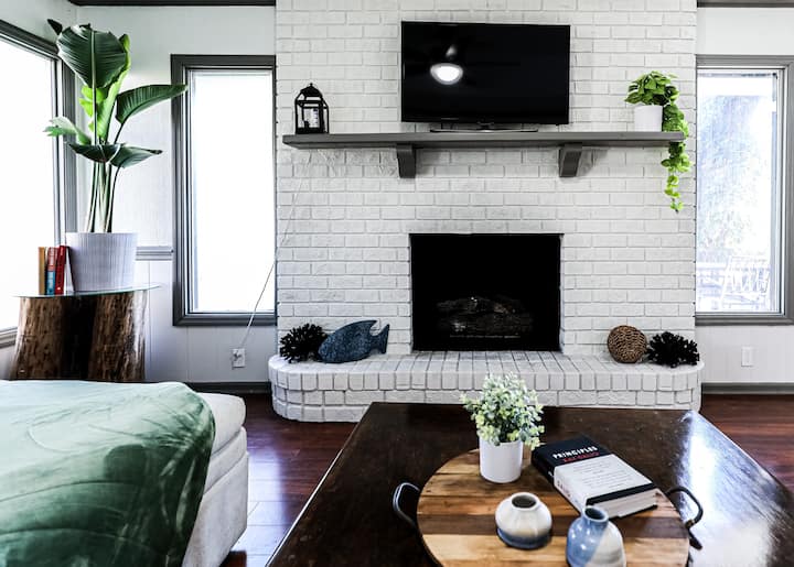 Modern Coastal Retreat | Near Tybee & Downtown - Wilmington Island, GA