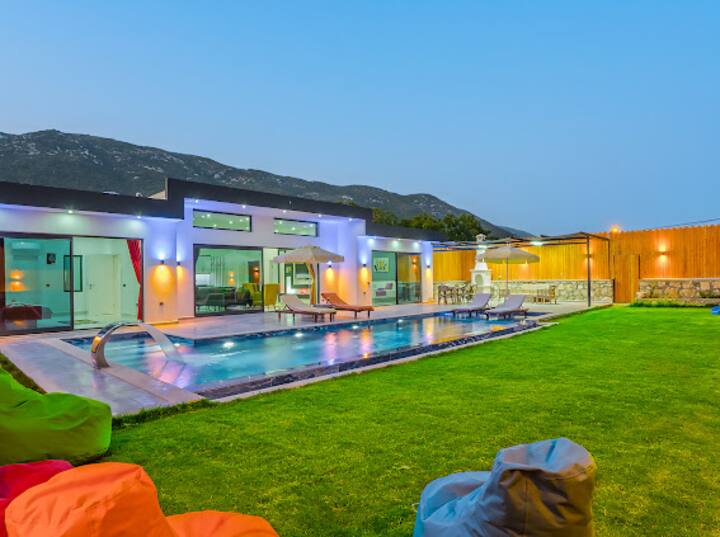 Uygun Fiyatlı Geniş Bahçeli Villa - Kalkan