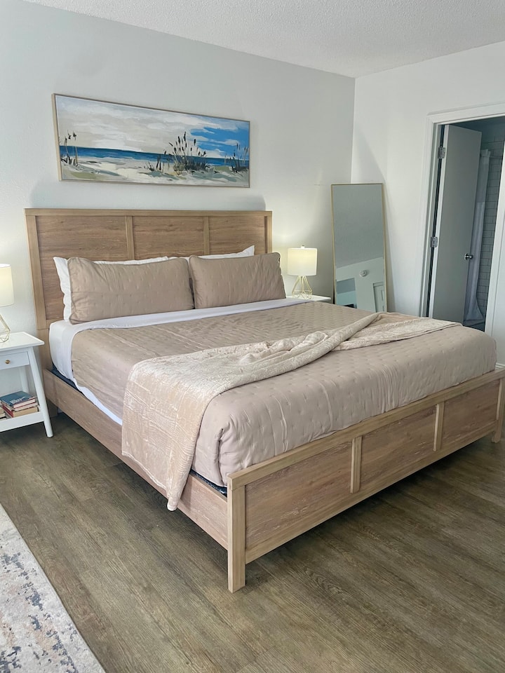 International Drive Best Studio King Bed - Orlando