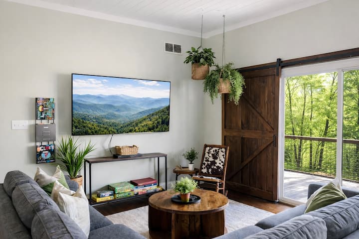 Resort Cabin-pool, Mini-golf, Fire-pit, River - Georgia, GA