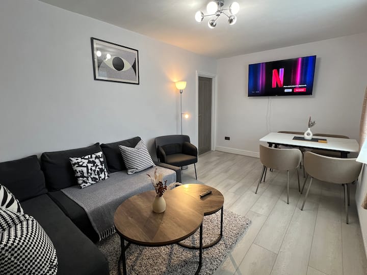 The Place- King Beds~ensuite~airport~ Free Parking - Knutsford