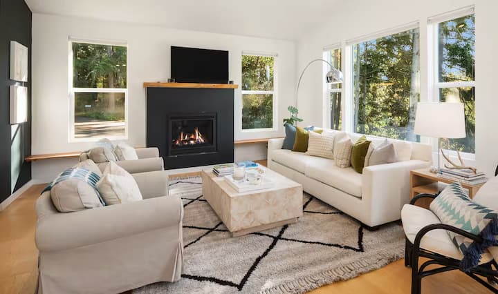 Pirates Perch I Whidbey I Hot Tub I King Bed - Freeland, WA