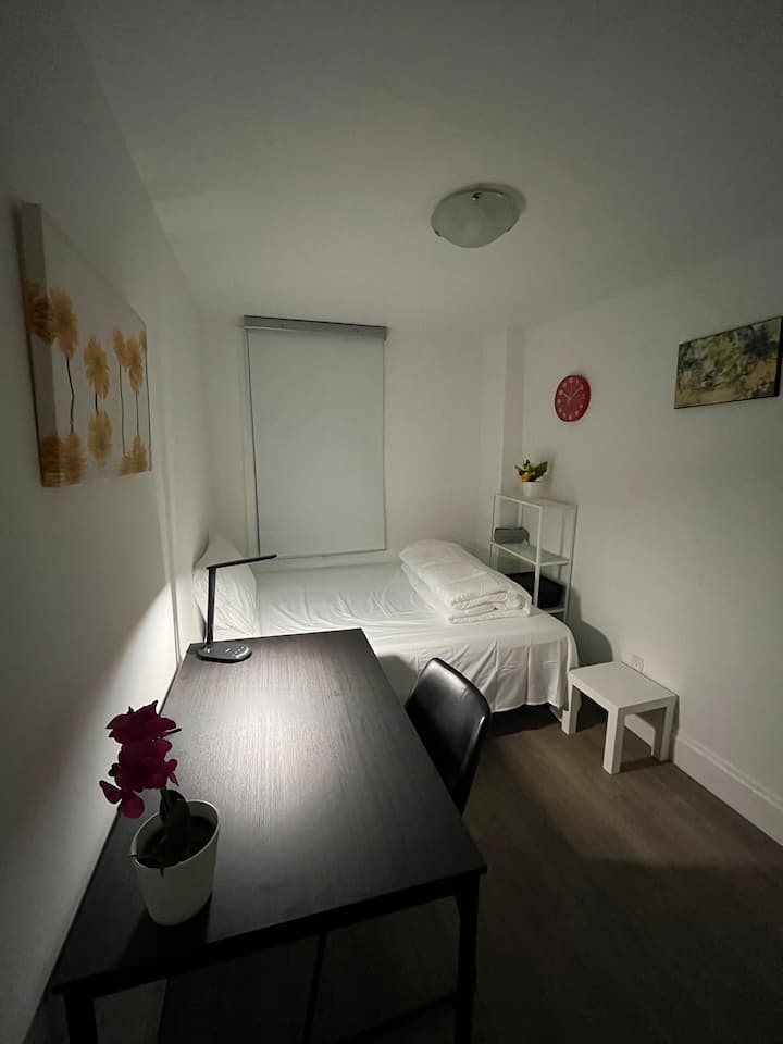 Charming Room At Westboro - Ottawa