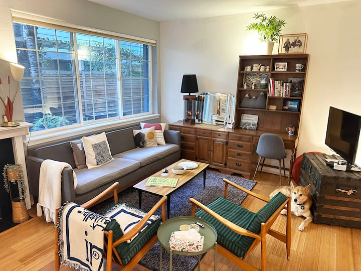 Spacious Ground Floor Apt W Private Garden Patio - Seattle, WA