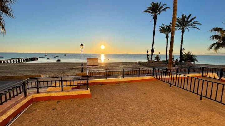 Charming Beachfront Apartment - Los Alcázares