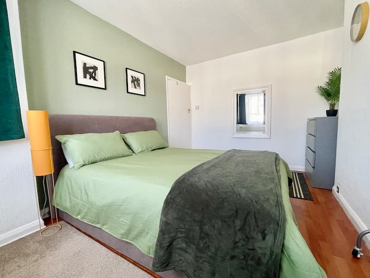 Spacious 2br House | Parking | Near Transport - イギリス クロイドン