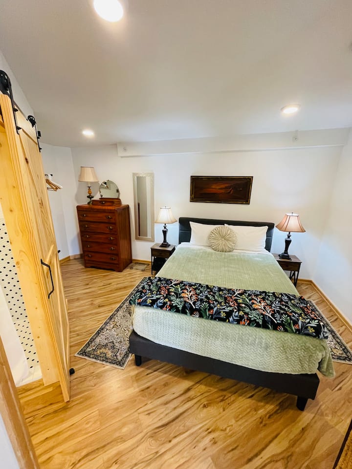 Cozy Downtown Studio With Full Kitchen • Walk Eou - La Grande, OR