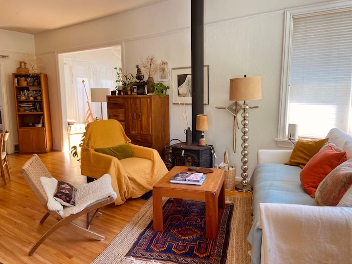 Artist’s Home In The Heart Of Ballard - Bitter Lake - Seattle