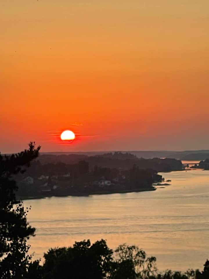 House With Magic Sunsets And View Over The Lake - Stockholm