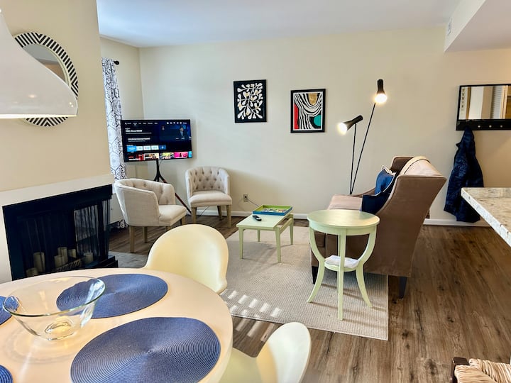 City Cville Condo, Walk To Shopping & Uva - Charlottesville, VA