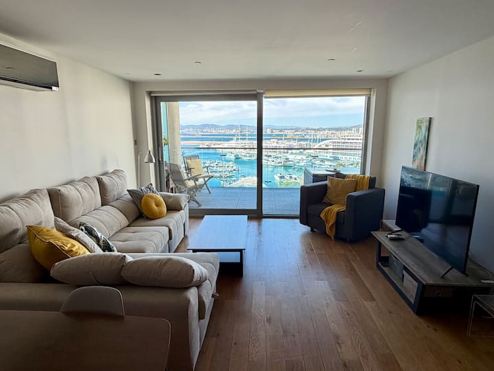 Ocean Village Resort - Pools, Parking + Central - Gibraltar