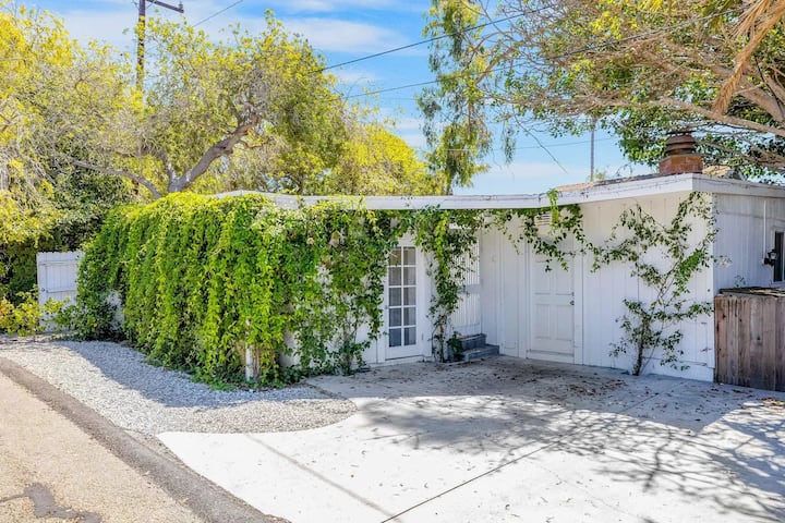 Gillian's Cottage Room (Dog Friendly) - Carpinteria, CA