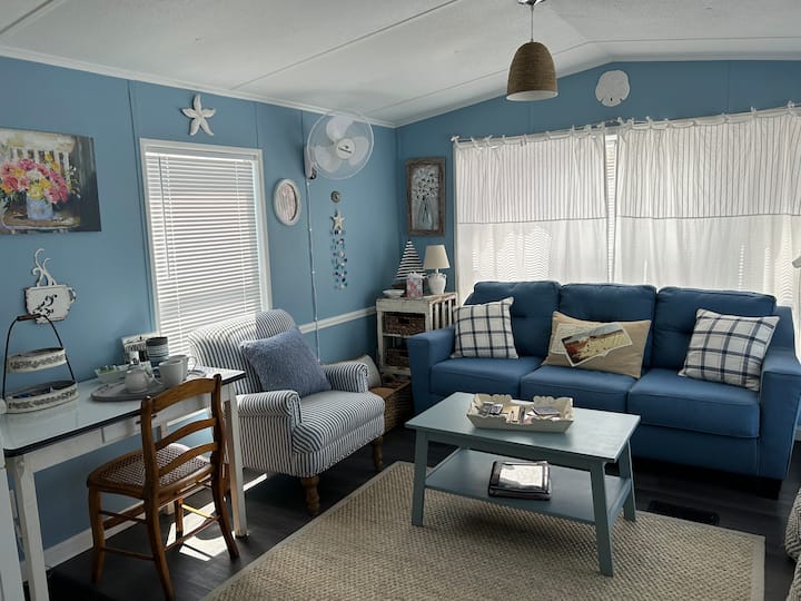 Cozy, Coastal Retreat For Any Budget, Sleeps 4 - Florida