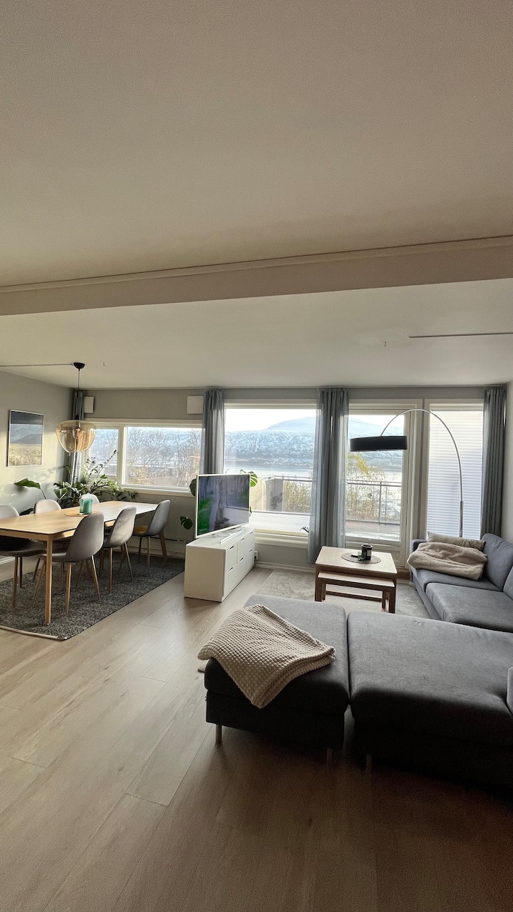 Lys Og Fin Leilighet Med Sjøutsikt - Tromsø