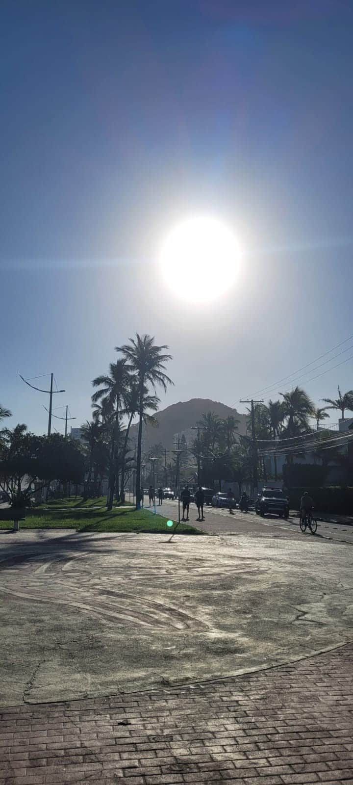 Apto 7min A Pé,  Praia Da Enseada
 Até 15 Pessoas. - Guarujá