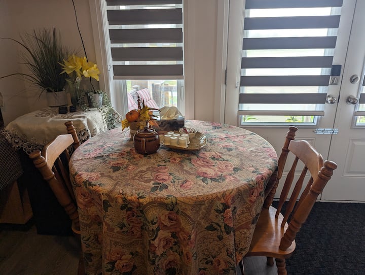 Separate Entrance Ensuite Full Of Warmth& Sunshine - Bowmanville