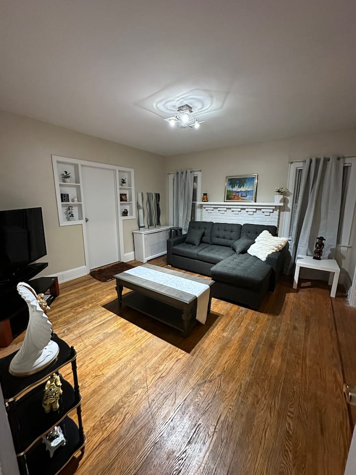 Quiet Cozy 2nd Floor Apartment. - Great Neck, NY