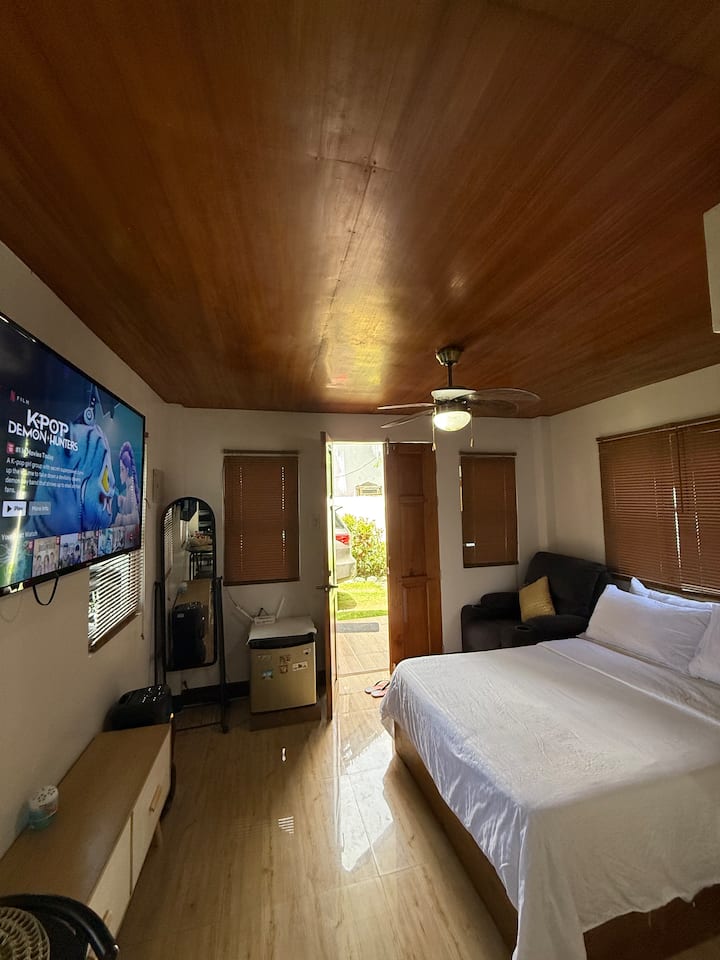 Room With Beachfront Access - Borongan City