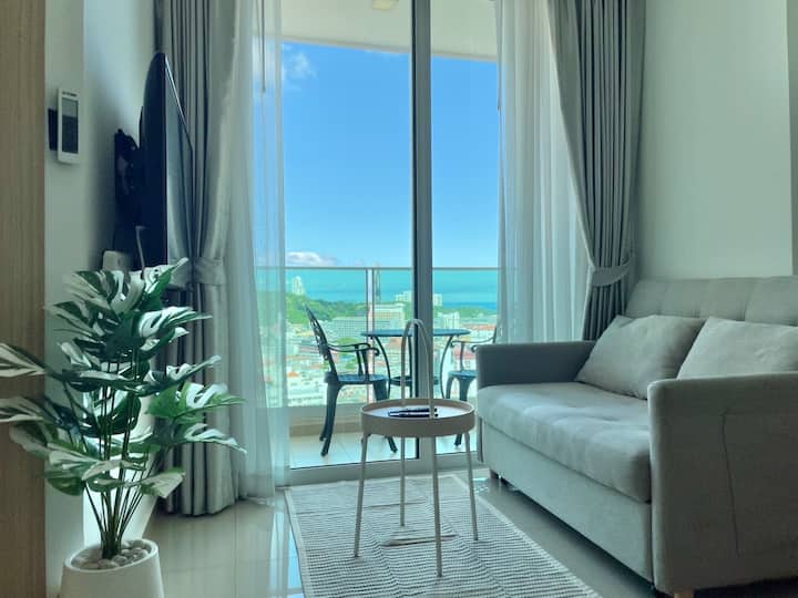 Pattaya's Ocean Breeze High-floor Hideaway - Pattaya City