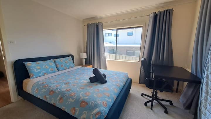 Leobnb ~Belco Deluxe Comfy 3br Villa, Parking/wifi - Belconnen