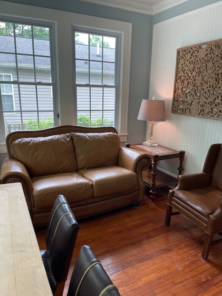 Grand Deck Area With This 1 Bed Apartment - Greenville, SC