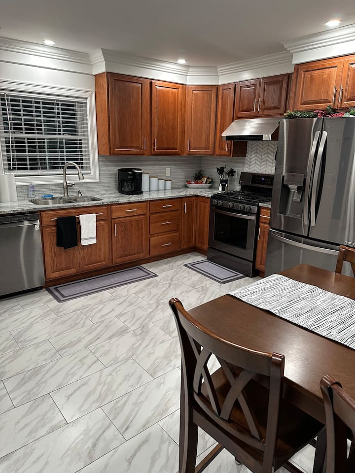 Relaxing Family Friendly Apartment - Manchester, NH