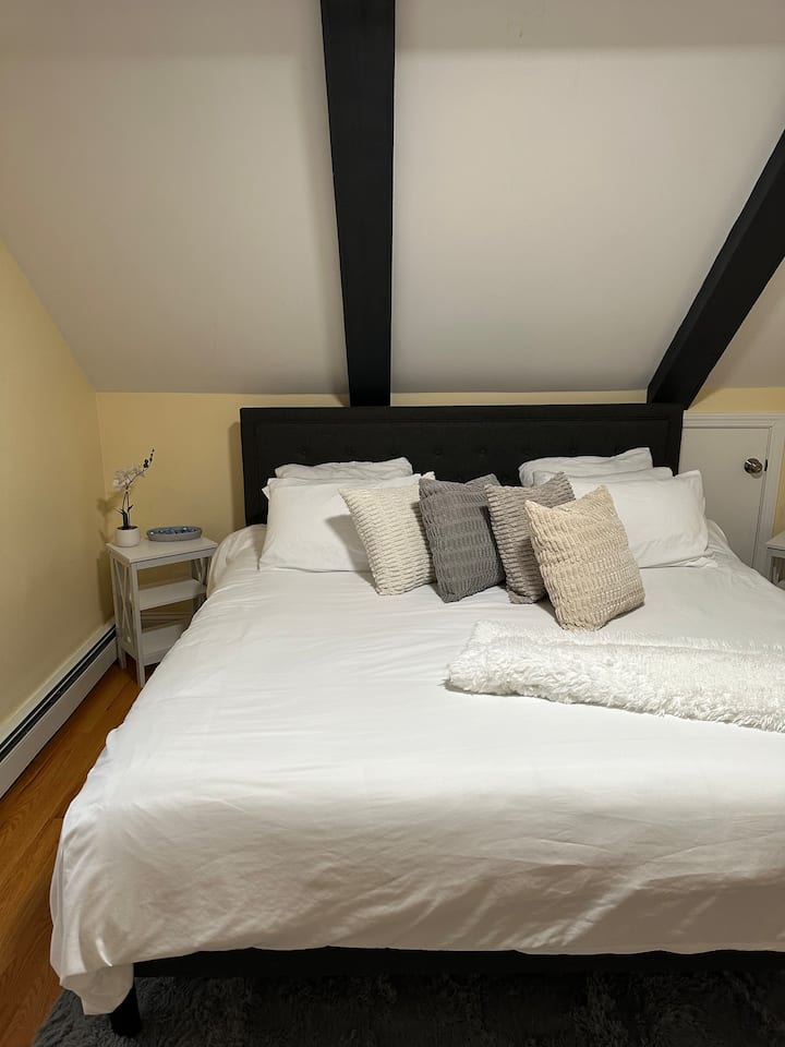 Mini Cozy Quiet Apartment - Manchester, NH
