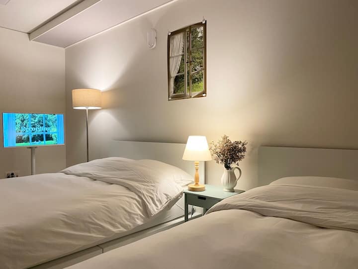 [12시체크아웃 후기이벤트]𖤐동성로𖤐교동𖤐종로𖤐3분거리/침대2 - Daegu