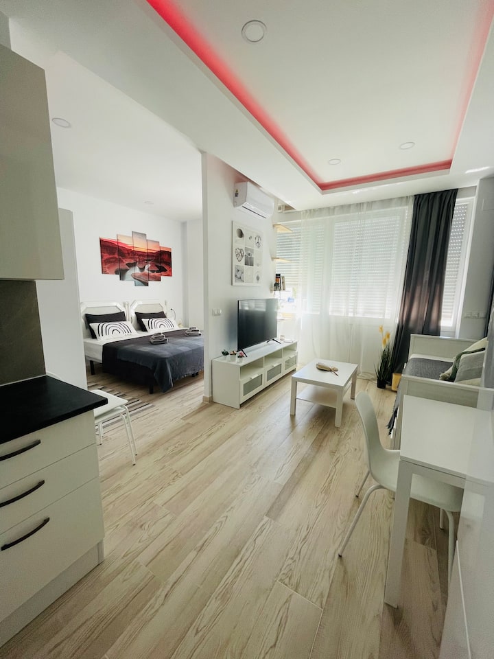 Hola Carihuela ( King ) - Torremolinos