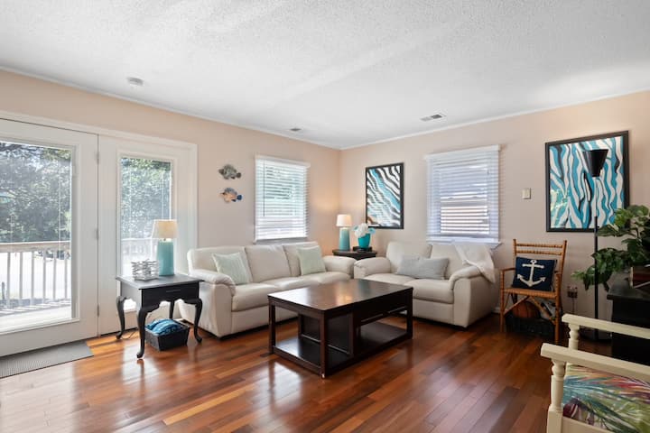 Beachcomber’s Bounty: Undiscovered Beachside Gem - Manteo, NC