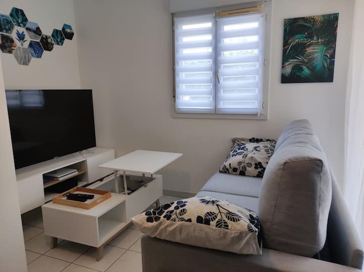 Studio En Rez-de-jardin - Istres