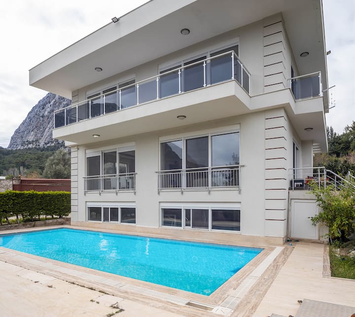 Hisarçandır'da Geniş Dağ Evi - Turkey