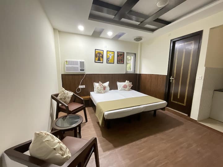 Studio Flat In South Delhi - New Delhi