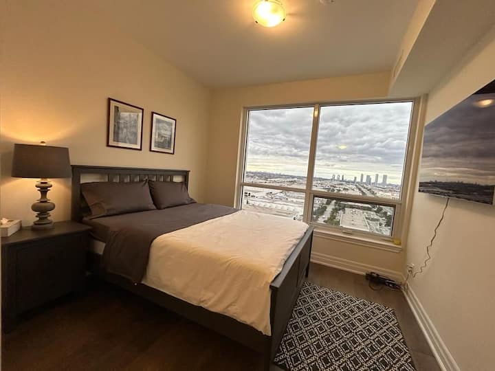 Two Bed Condo In Vaughan, Toronto - Vaughan