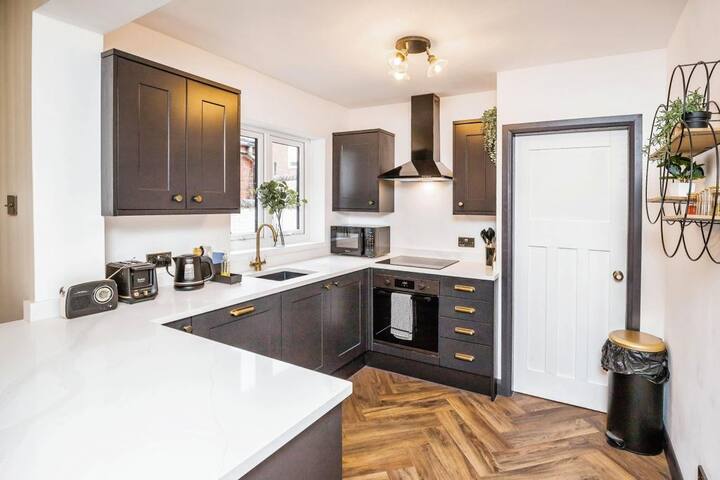 Cottage By Canal And Centre: Cheshire Escapes - Chester