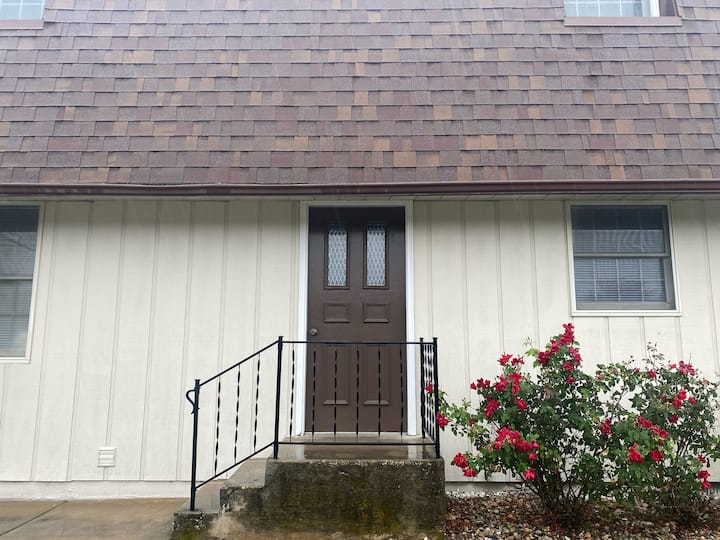 The Corner Cottage-unit 2 - Charleston, IL