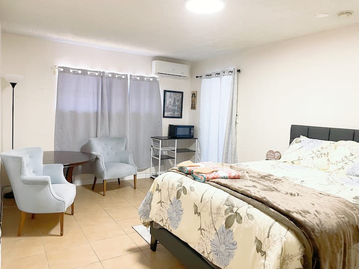 Cozy Room W/ Own Entrance Bathroom And Kitchenette - Baldwin Park, CA