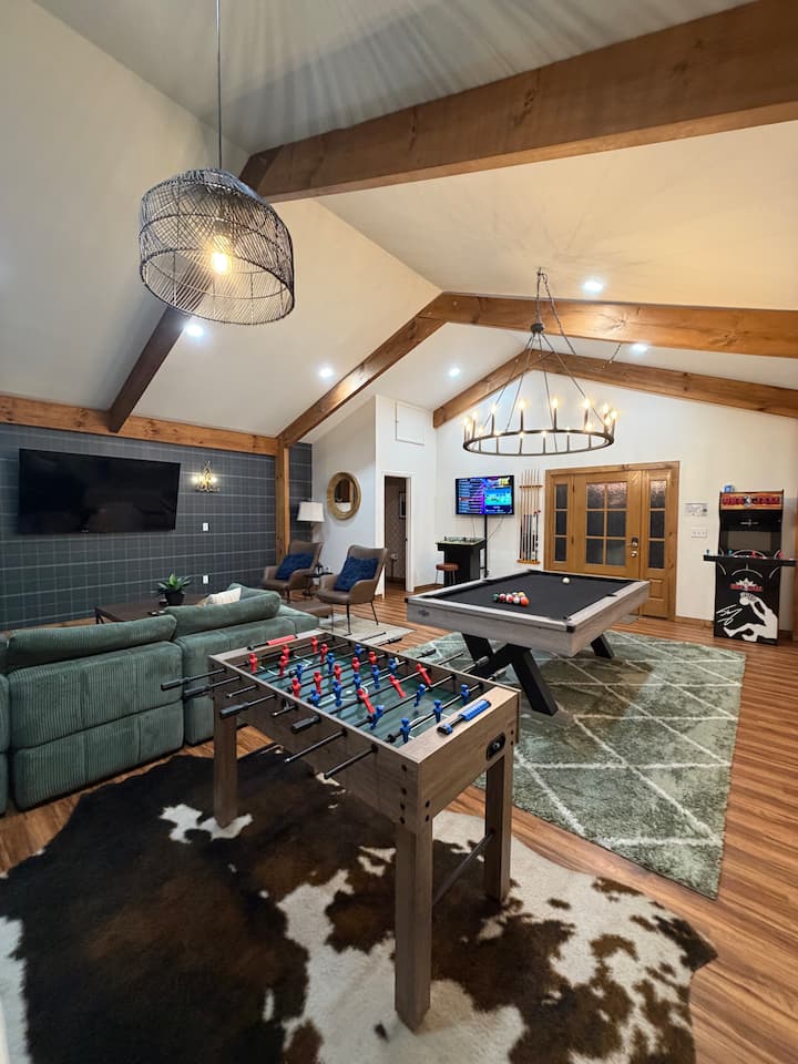 Smokey Mtn Views+hot Tub, Theater, Game Room, Pets - Gatlinburg, TN