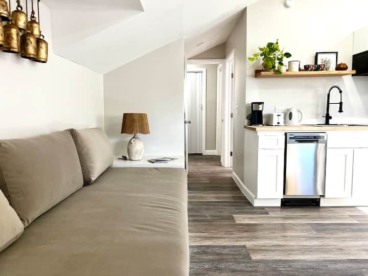 1bd / 2 Full Baths Beautifully Renovated & Cozy - Calabasas, CA