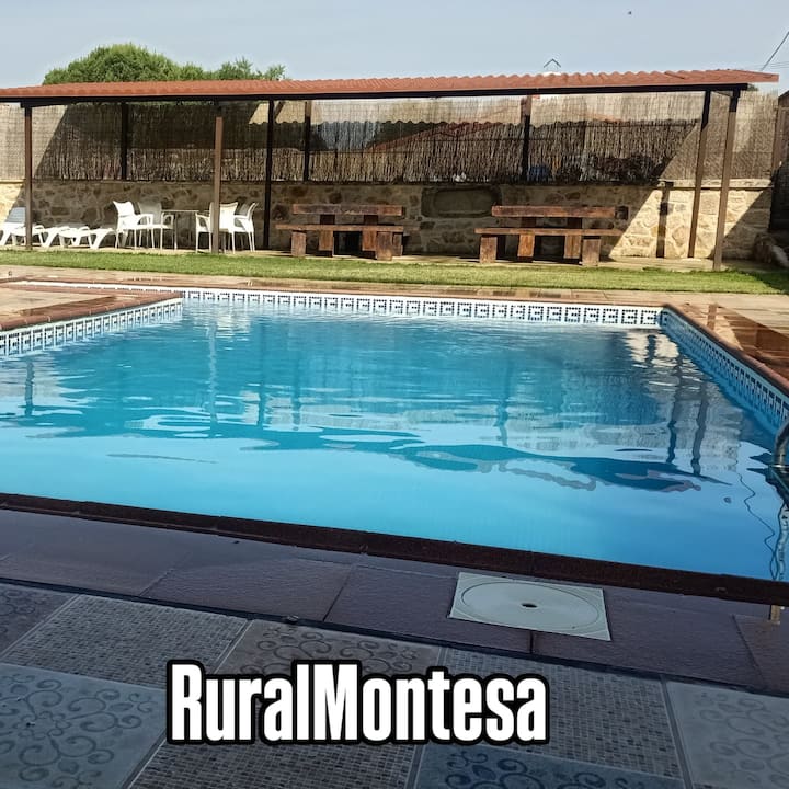 Gran Casa Rural  Para Grupos De Amigos Con Niños - Ledesma